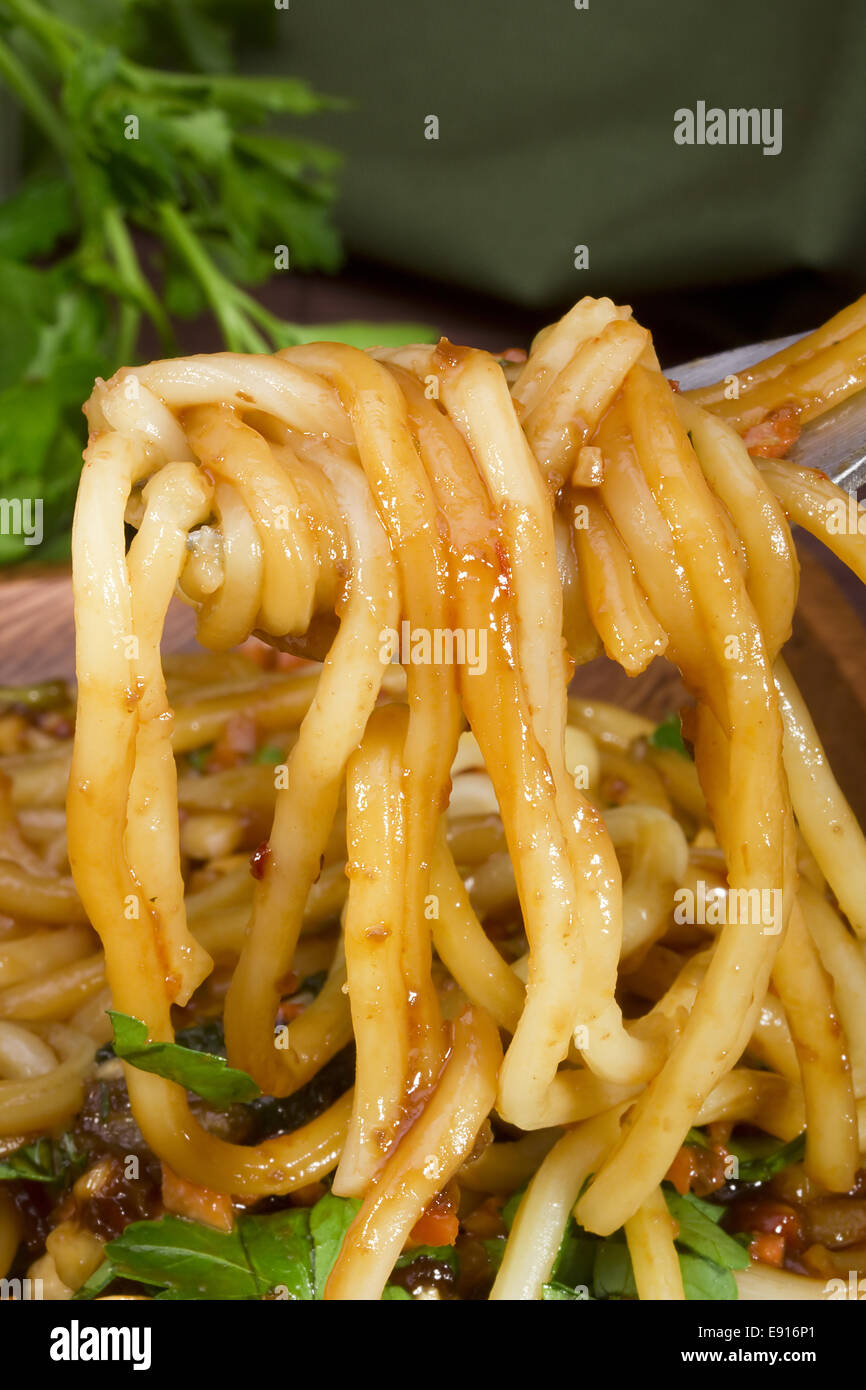 Spaghetti auf einer gabel -Fotos und -Bildmaterial in hoher Auflösung ...