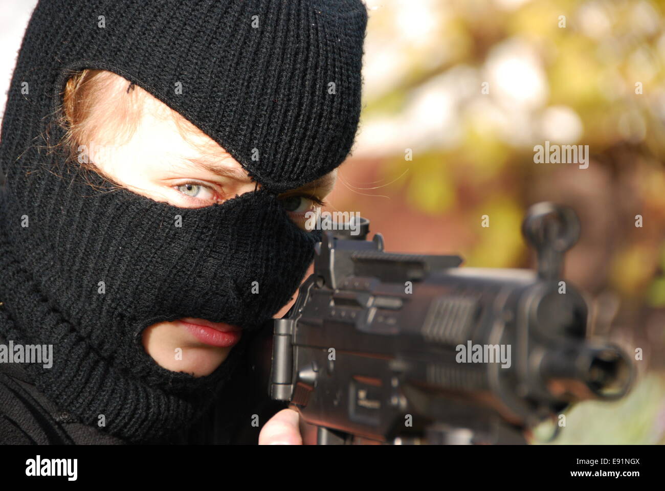 Maskierter terrorist -Fotos und -Bildmaterial in hoher Auflösung – Alamy