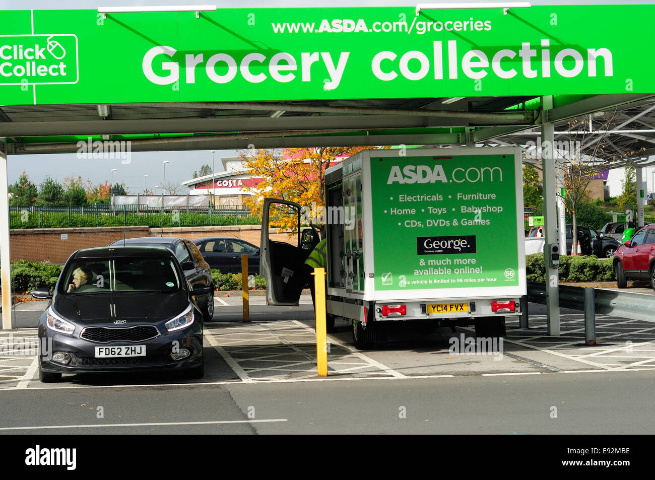 ASDA Supermarkt "Click and Collect" Grocery Punkt. Mansfield ...