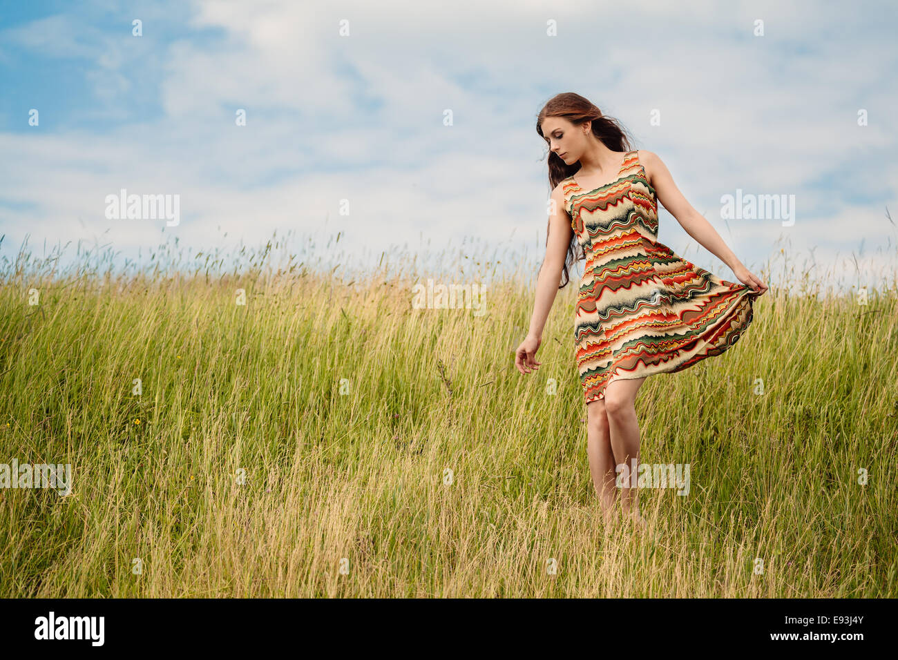 Rotes haar frau heu -Fotos und -Bildmaterial in hoher Auflösung – Alamy