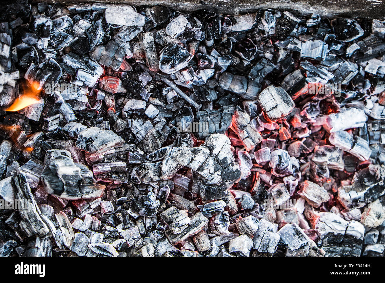 Brennende kohlen -Fotos und -Bildmaterial in hoher Auflösung – Alamy
