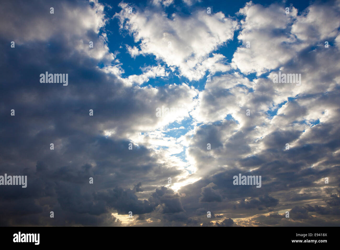 Cumulus cumulonimbus wolken wolken -Fotos und -Bildmaterial in hoher ...
