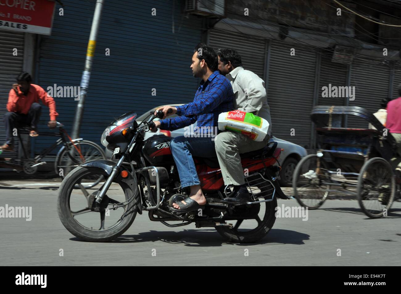 Motorrad laufen -Fotos und -Bildmaterial in hoher Auflösung – Alamy