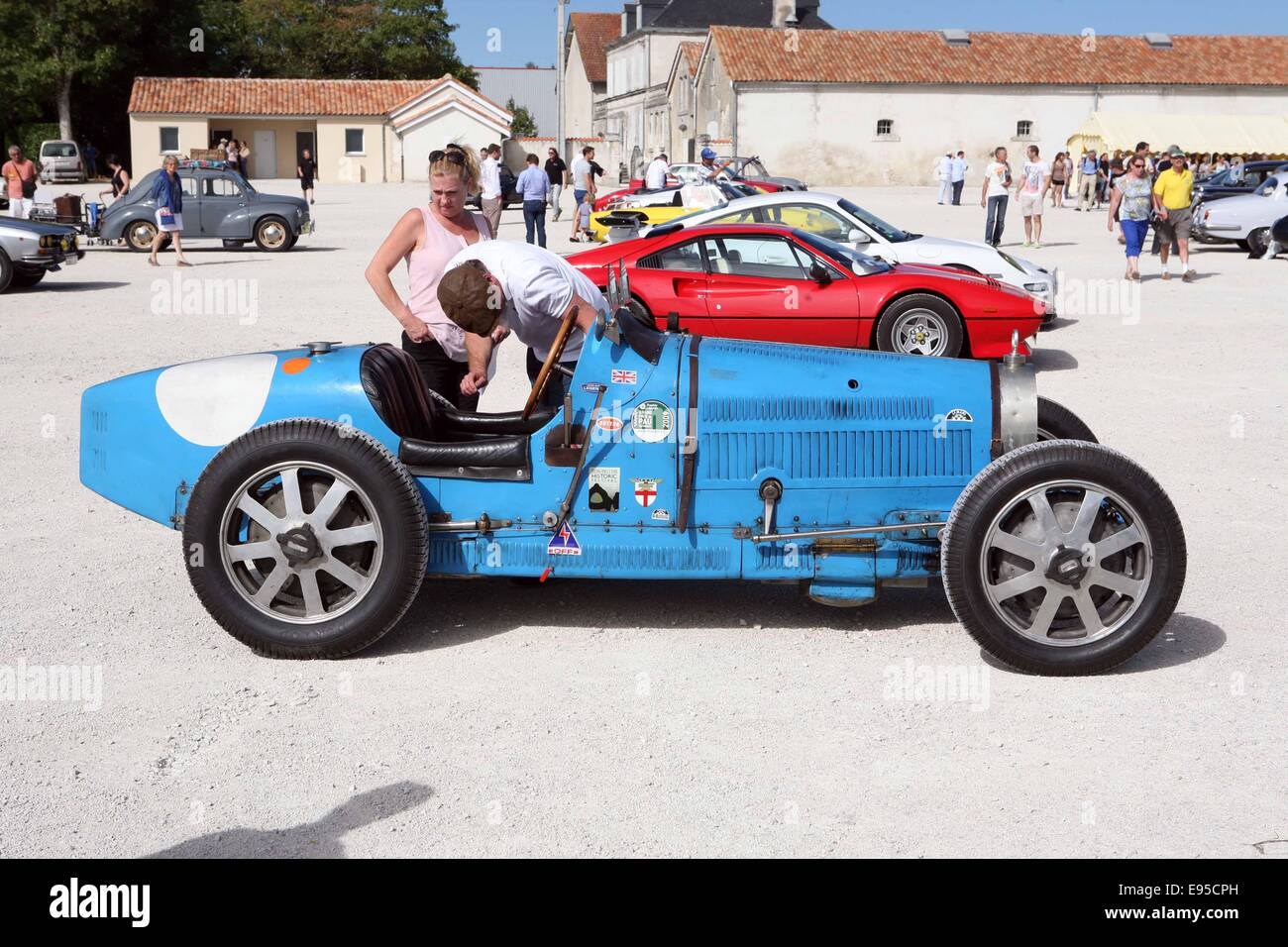 Bugatti rennwagen -Fotos und -Bildmaterial in hoher Auflösung – Alamy