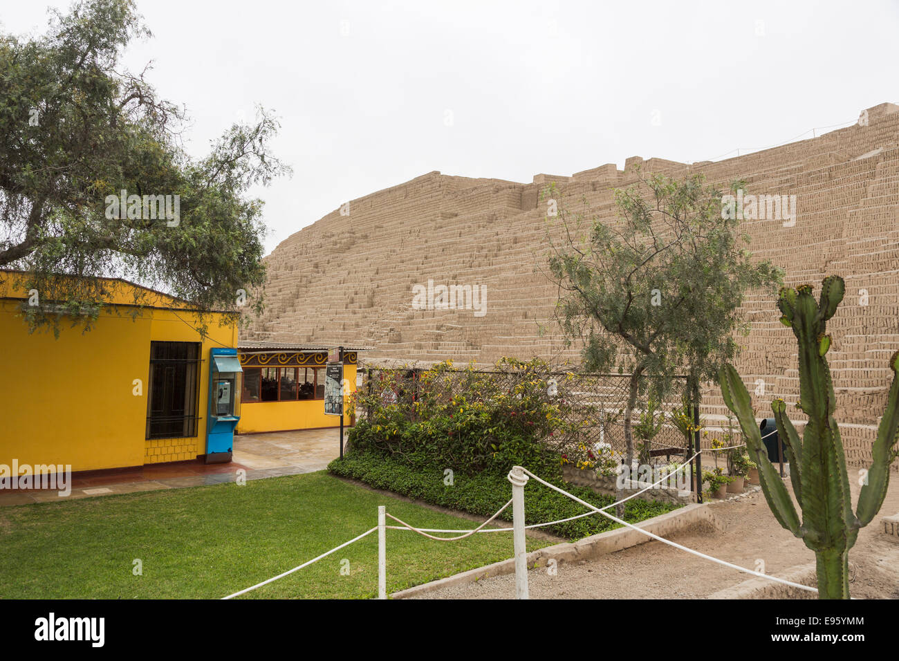 Terrassierte pyramide -Fotos und -Bildmaterial in hoher Auflösung – Alamy