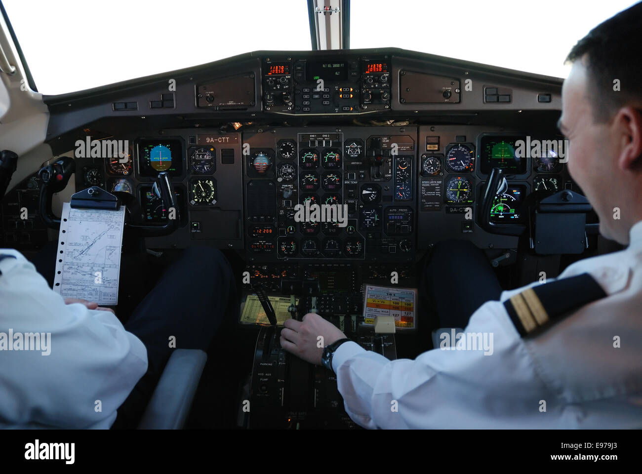 Fighter jet cockpit pilot seat -Fotos und -Bildmaterial in hoher ...