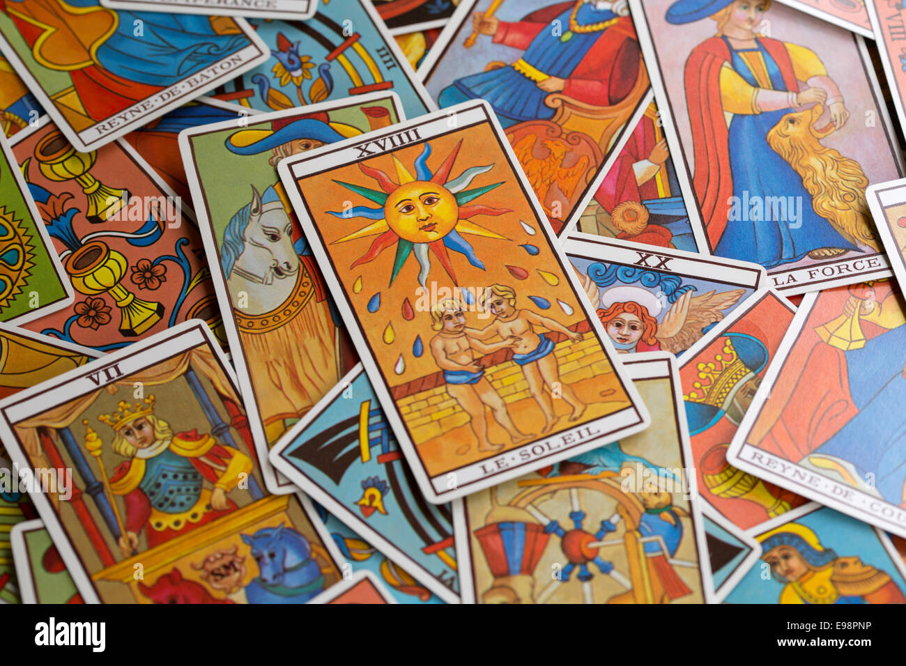 Tarot karten -Fotos und -Bildmaterial in hoher Auflösung – Alamy