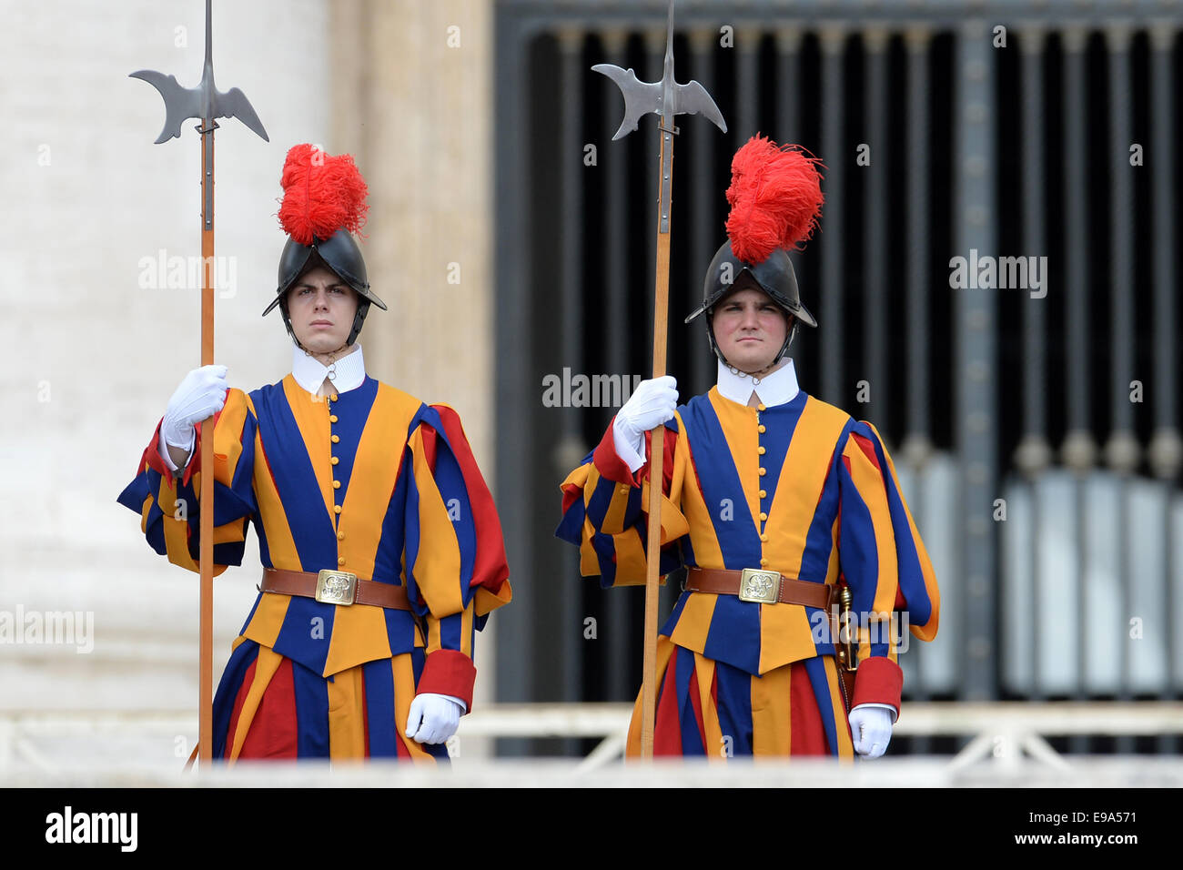 Schweizer garde franziskus -Fotos und -Bildmaterial in hoher Auflösung ...