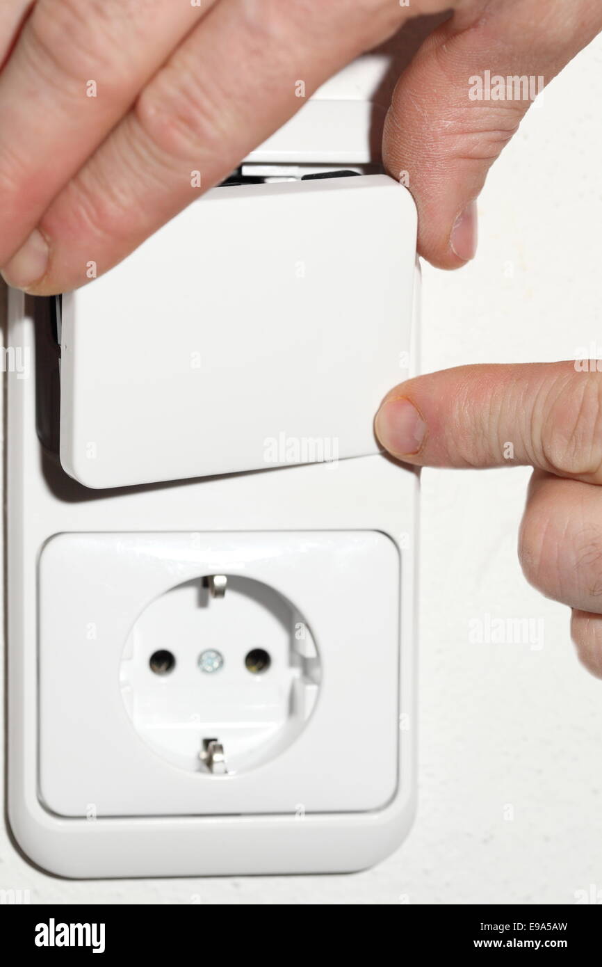 Lichtschalter installieren Stockfotos und -bilder Kaufen - Alamy