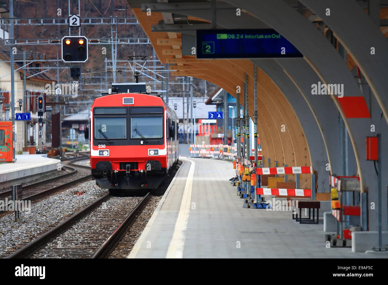 Roter zug die schweiz -Fotos und -Bildmaterial in hoher Auflösung – Alamy