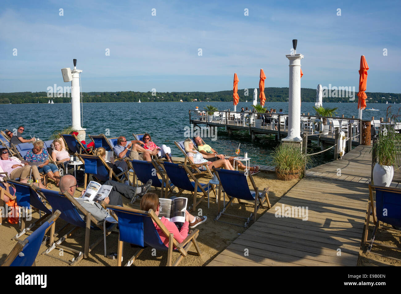 Ehemalige "Undosa" Wellenbad, jetzt ein Restaurant am See, am Starnberger See, Starnberg, Upper ...