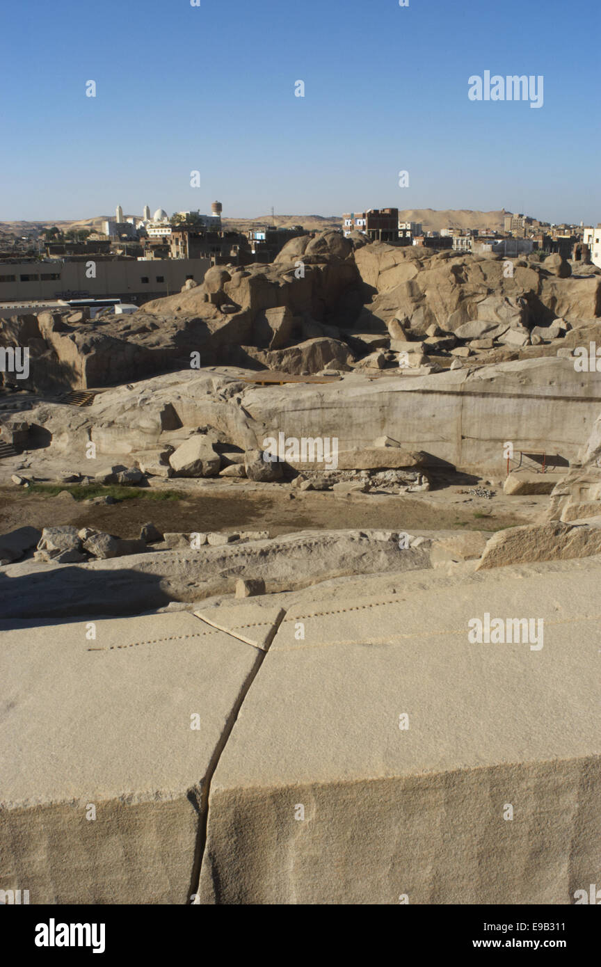 Ägypten. Assuan. Der unvollendete Obelisk in einem Granitsteinbruch ...