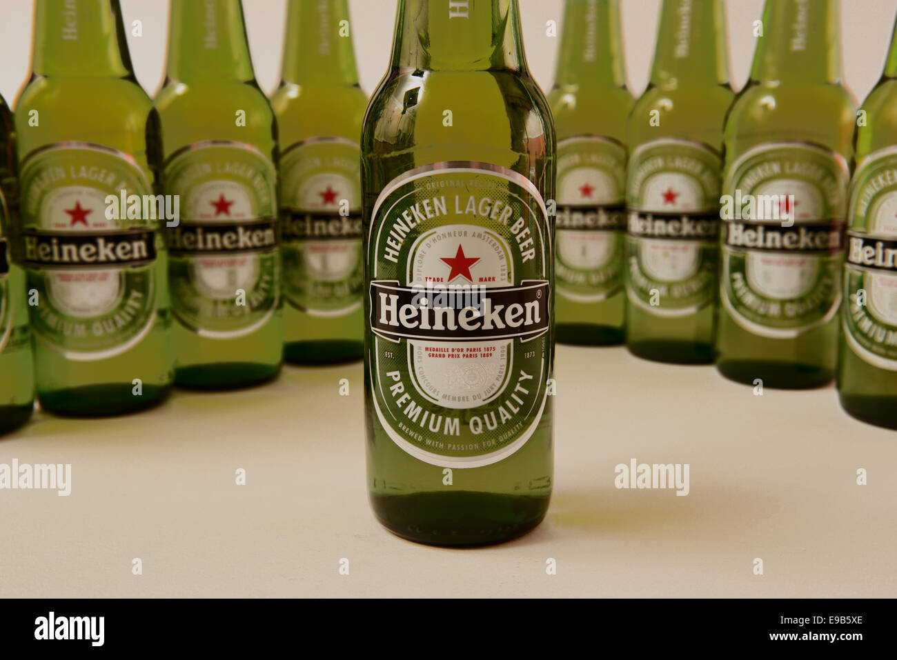 Heineken bottle -Fotos und -Bildmaterial in hoher Auflösung - Seite 2 - Alamy