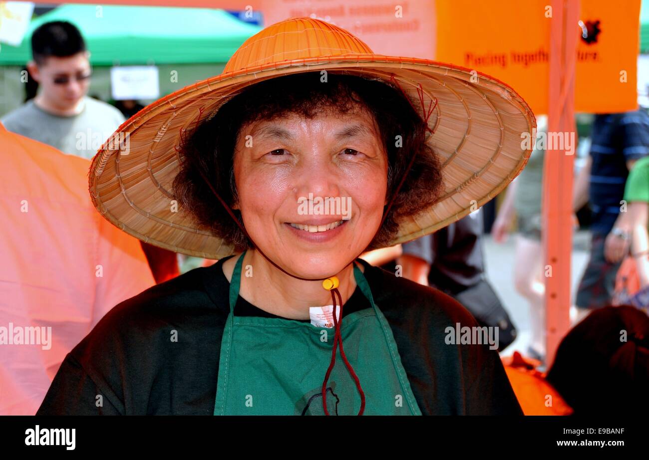 Straw coolie hat -Fotos und -Bildmaterial in hoher Auflösung – Alamy
