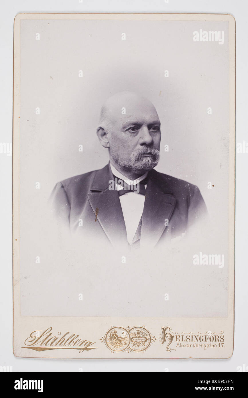 Dieses Foto aus dem Studio Ståhlberg in Finnland zeigt eine Darstellung ...