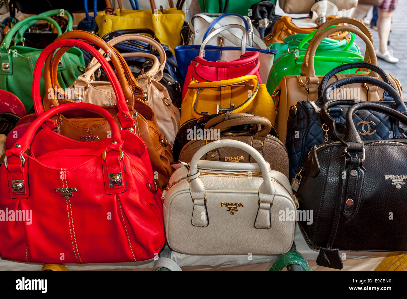 Spain handbags -Fotos und -Bildmaterial in hoher Auflösung – Alamy