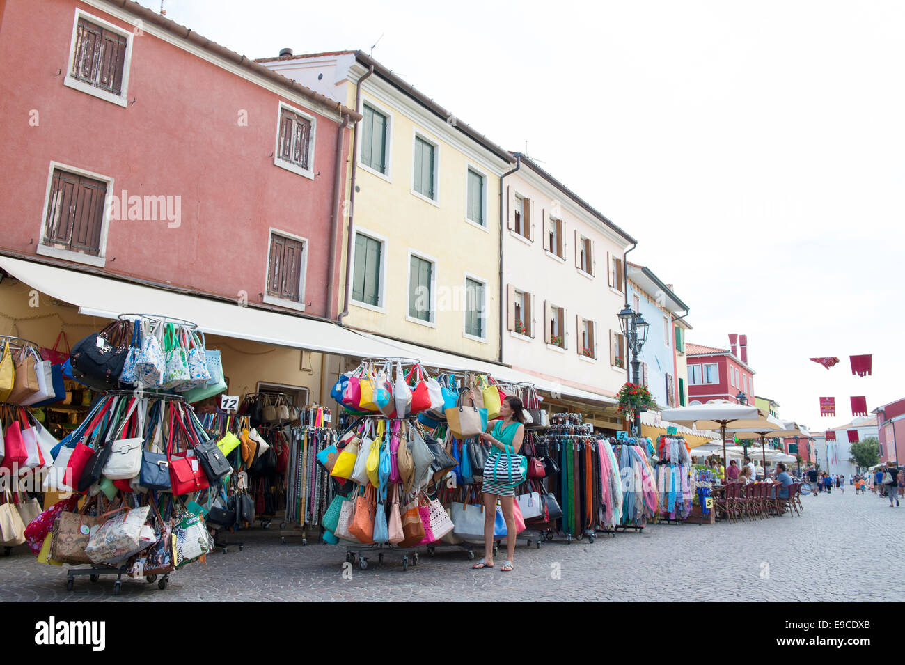 Shopping caorle adriatic sea italy -Fotos und -Bildmaterial in hoher Auflösung – Alamy