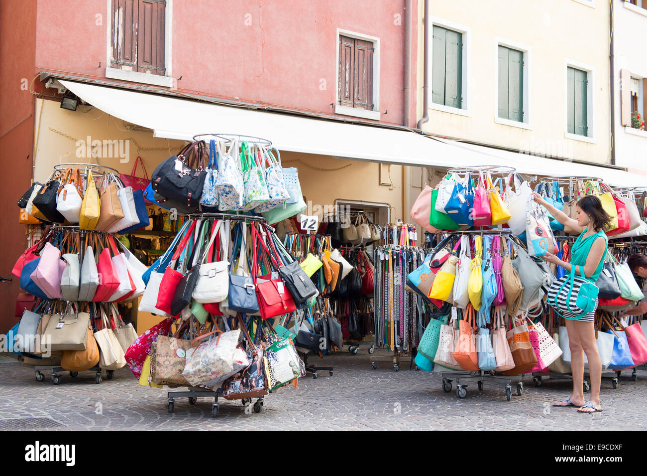 Shopping caorle adriatic sea italy -Fotos und -Bildmaterial in hoher Auflösung – Alamy