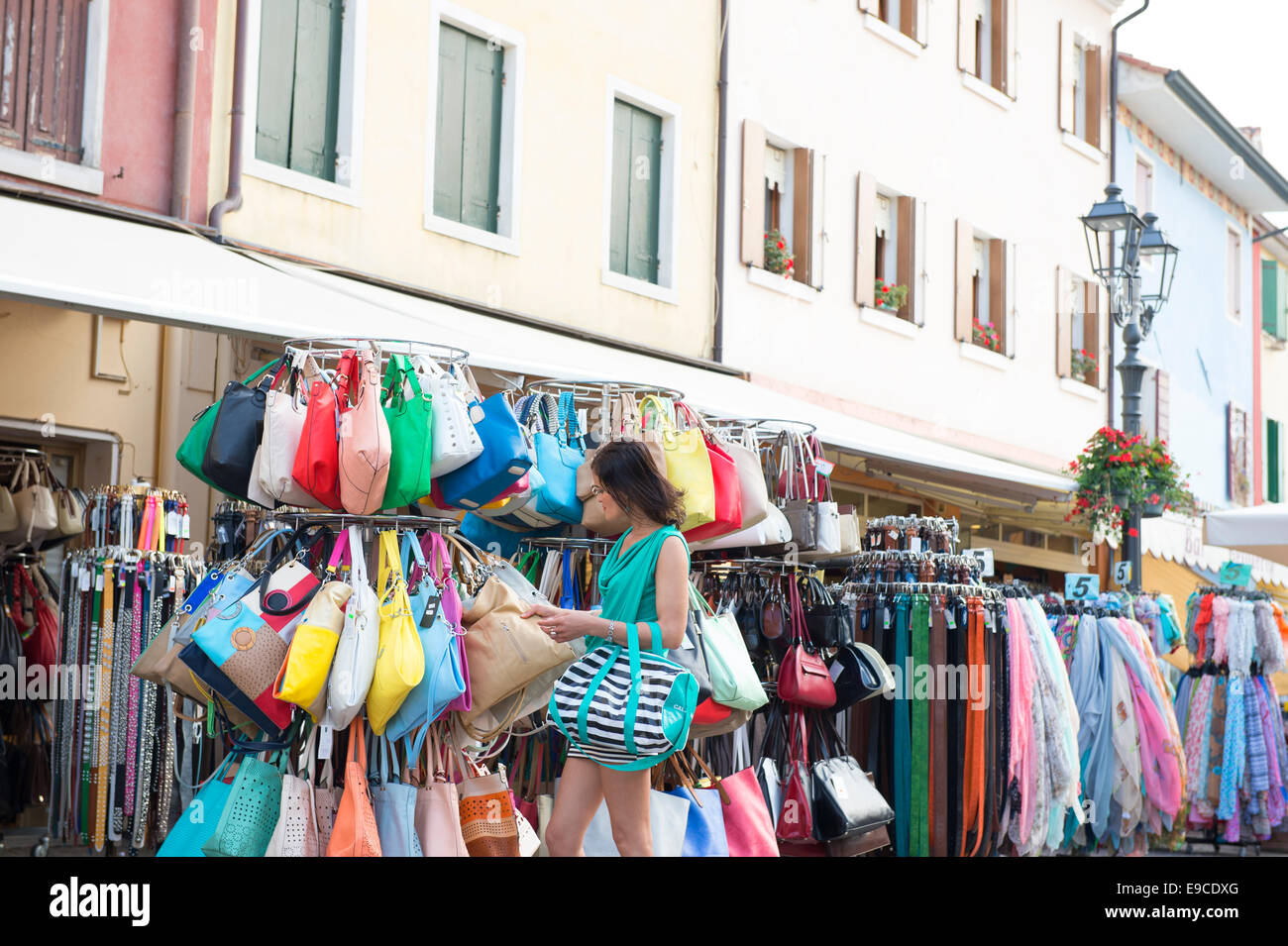 Shopping caorle adriatic sea italy -Fotos und -Bildmaterial in hoher Auflösung – Alamy
