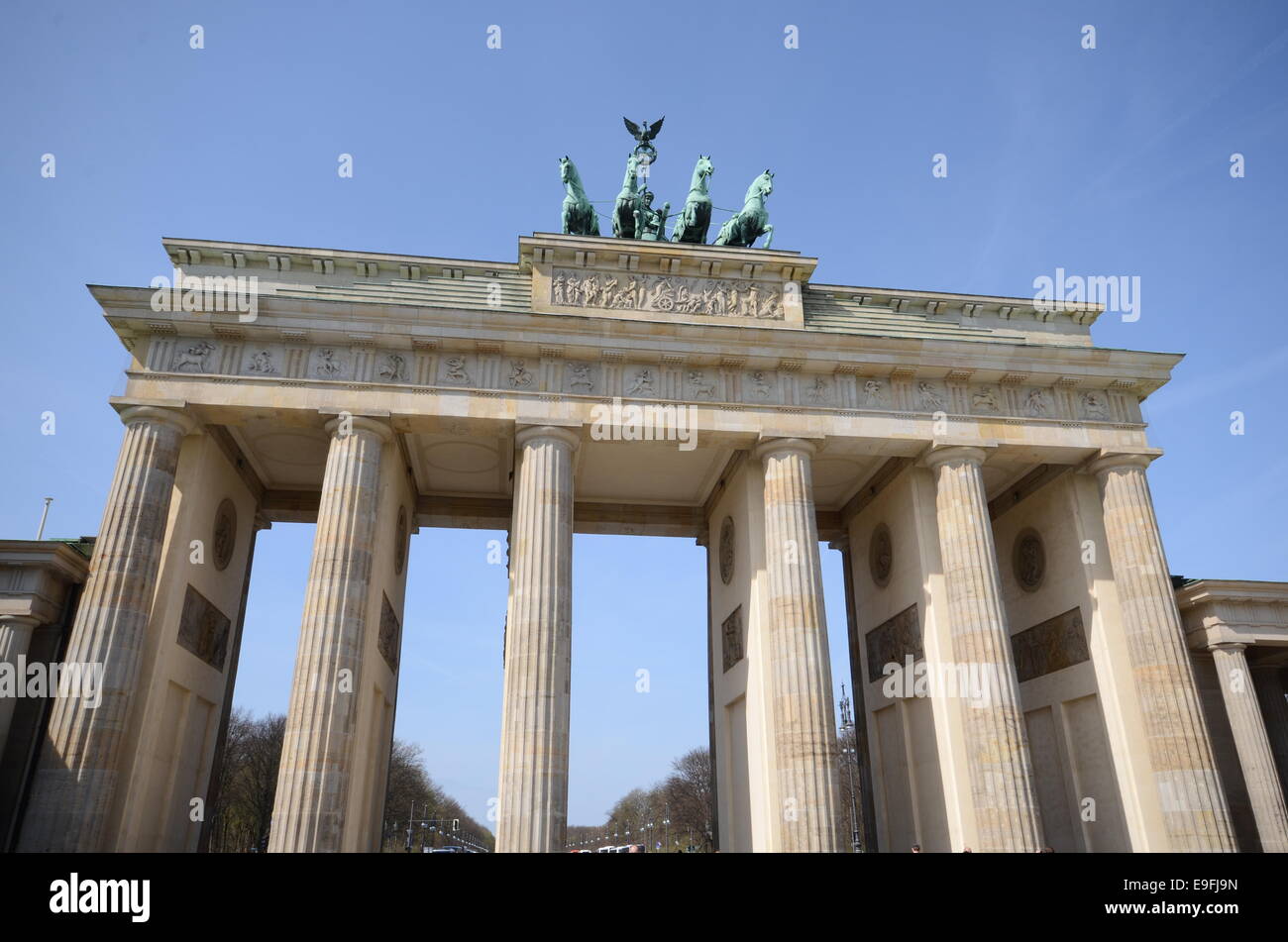 Brandenburger tor reichstag -Fotos und -Bildmaterial in hoher Auflösung ...