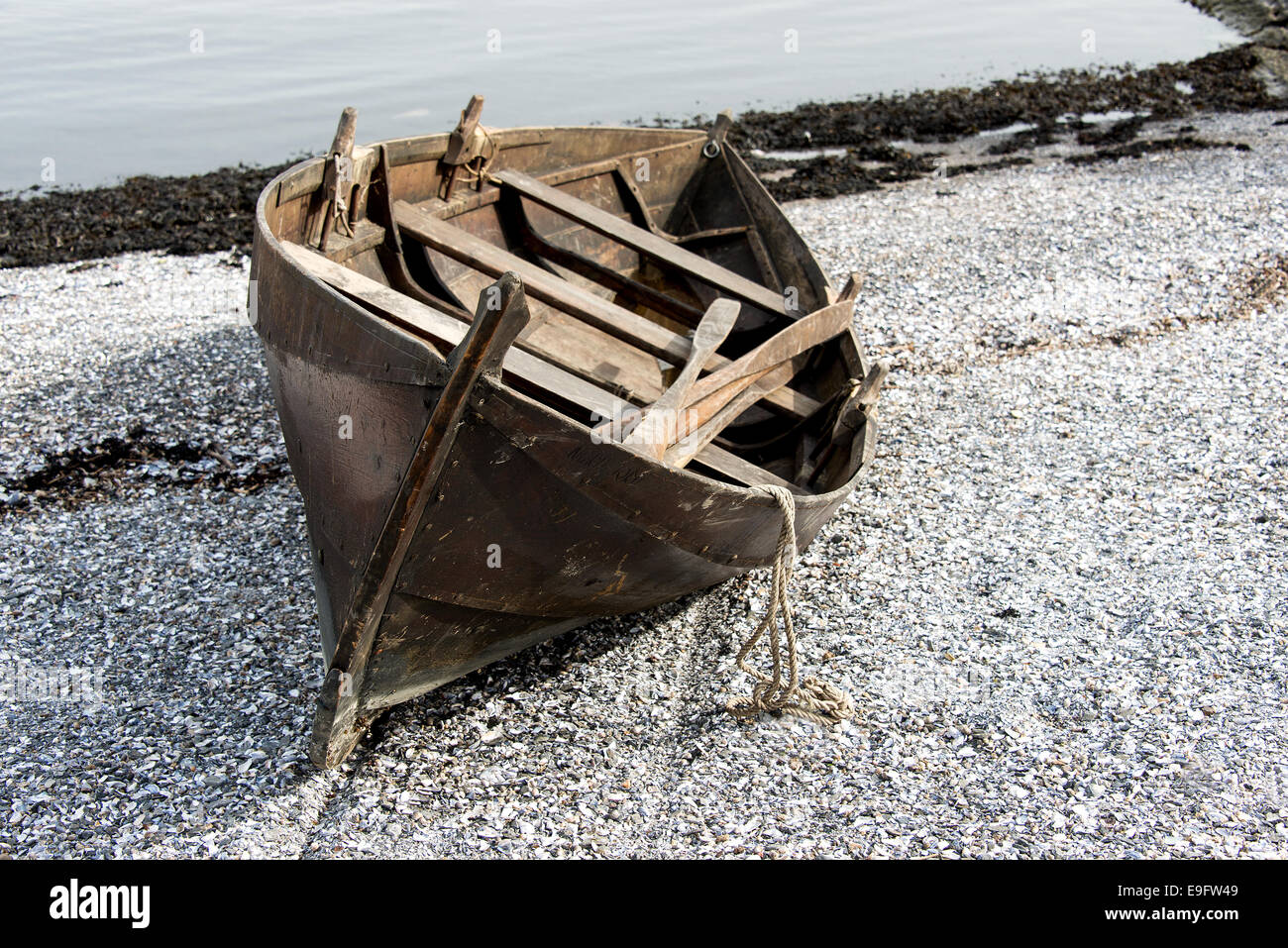 Ruderboot am strand -Fotos und -Bildmaterial in hoher Auflösung – Alamy