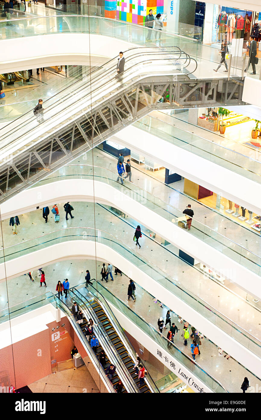 Times square shopping mall -Fotos und -Bildmaterial in hoher Auflösung ...