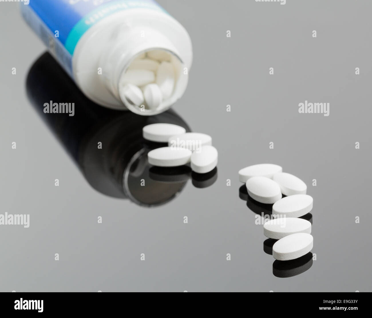 Weiße tabletten drogen -Fotos und -Bildmaterial in hoher Auflösung – Alamy