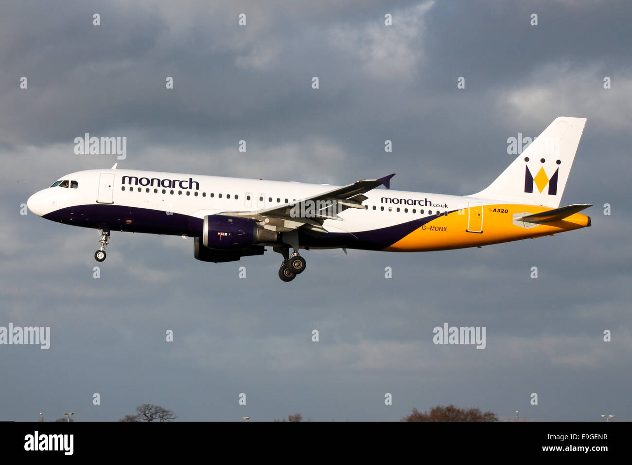 Monarch airlines flugzeuge -Fotos und -Bildmaterial in hoher Auflösung ...