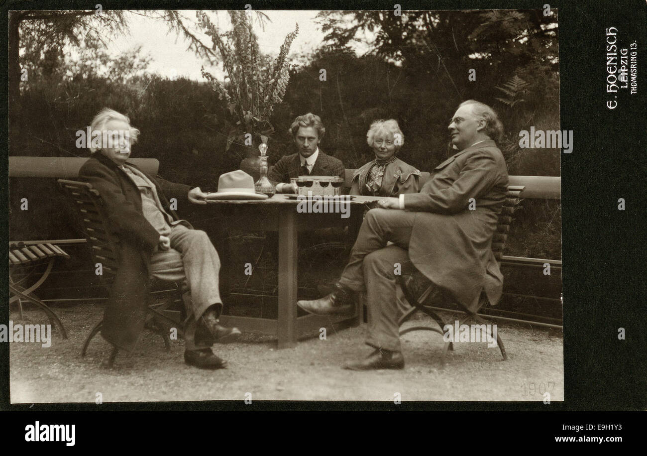 Gruppebilde Av Edvard Og Nina Grieg, Percy Grainger Og Julius Röntgen ...