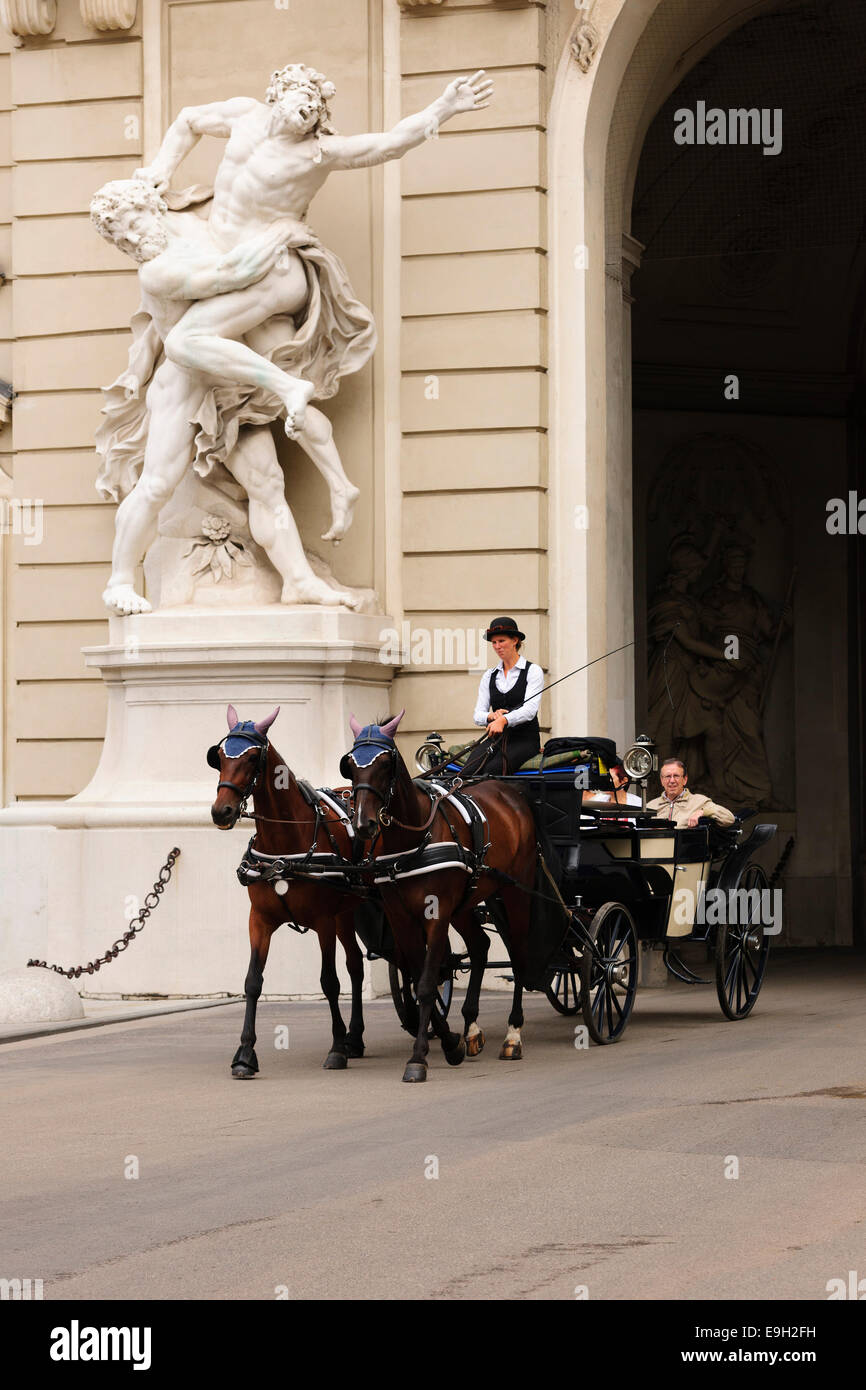 Fiaker vor der hofburg -Fotos und -Bildmaterial in hoher Auflösung – Alamy