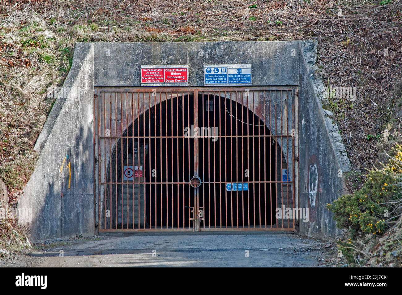 Mine entrance -Fotos und -Bildmaterial in hoher Auflösung – Alamy