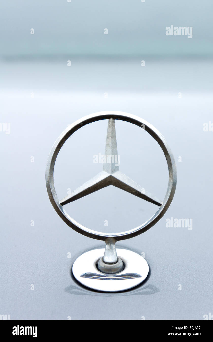 Mercedes abzeichen logo -Fotos und -Bildmaterial in hoher Auflösung – Alamy