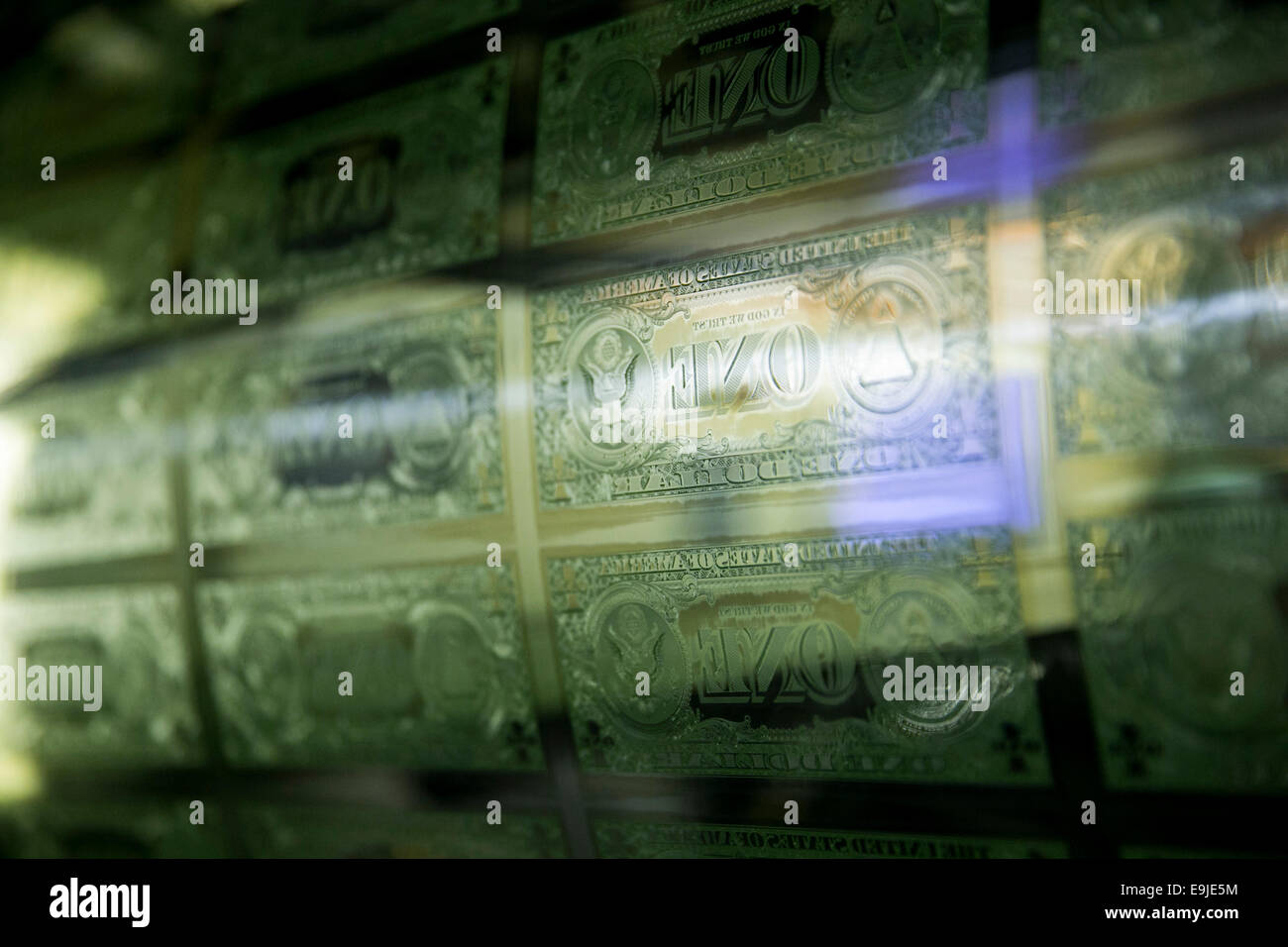 Das Metall, die Druckplatten der USA 1 Dollar ($1) Rechnungen während ...