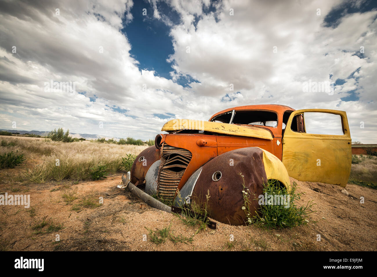 Auto in der afrikanischen wüste -Fotos und -Bildmaterial in hoher ...