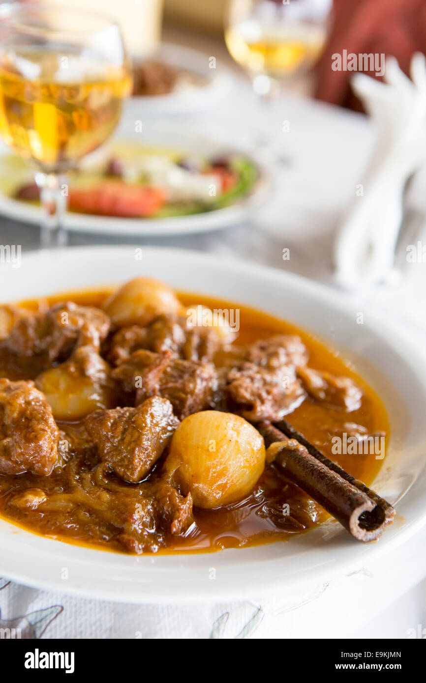 Stifado rindfleisch -Fotos und -Bildmaterial in hoher Auflösung – Alamy