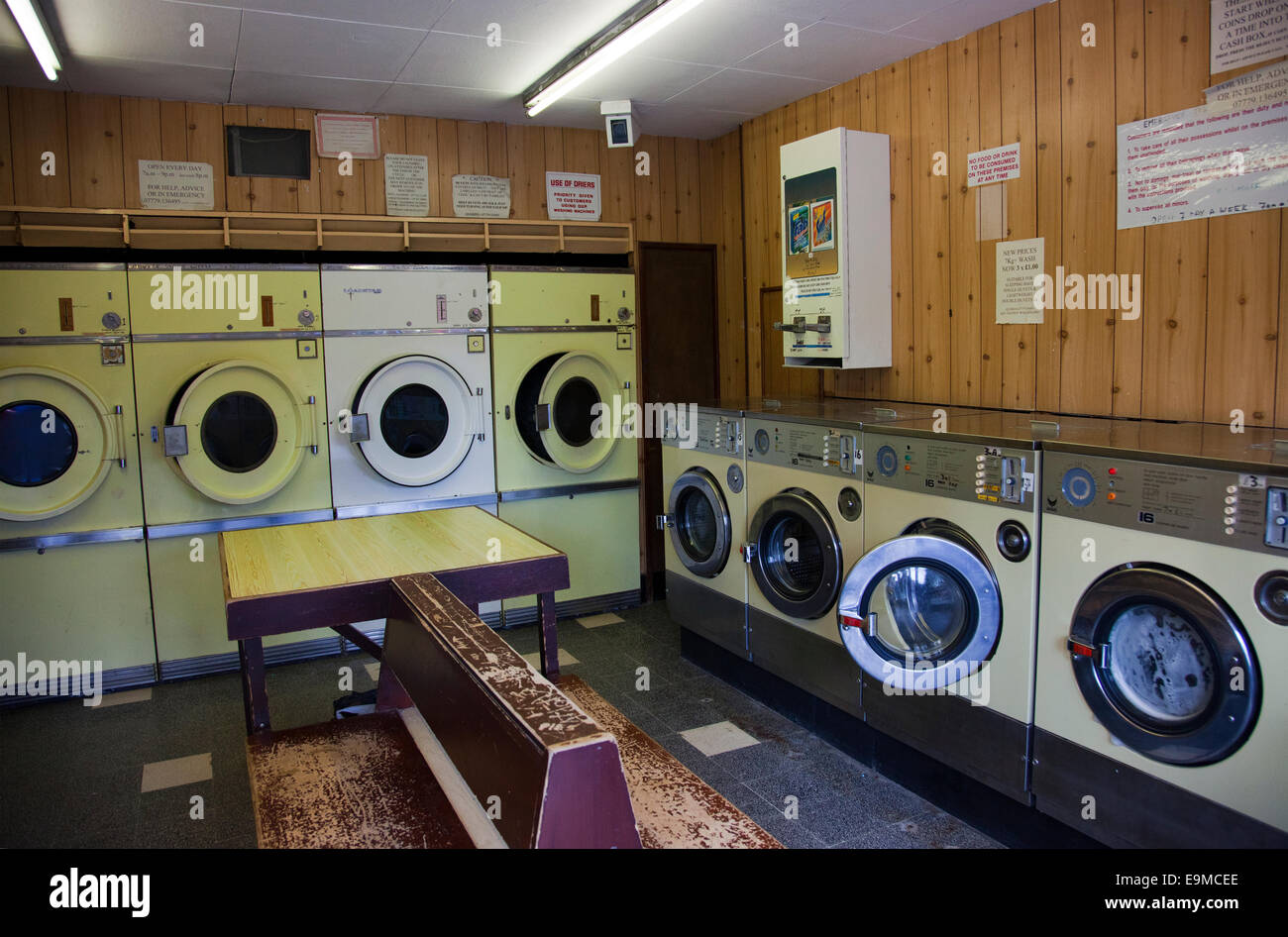 Innenraum des waschsalons -Fotos und -Bildmaterial in hoher Auflösung ...