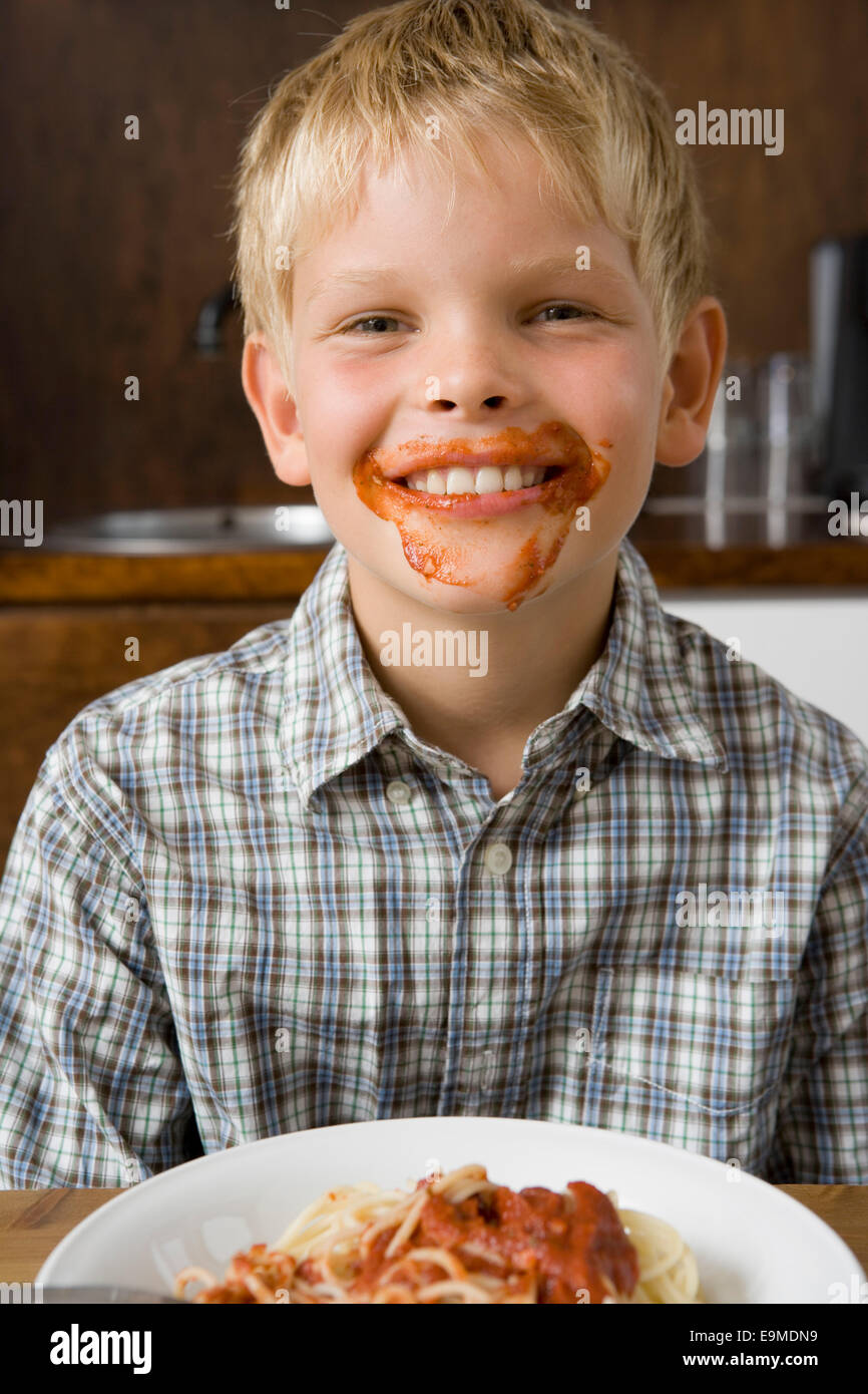 Essen um den mund -Fotos und -Bildmaterial in hoher Auflösung – Alamy