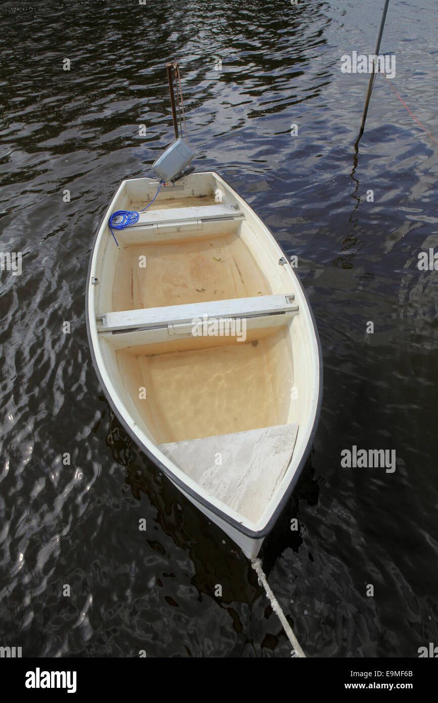 Boot voller wasser -Fotos und -Bildmaterial in hoher Auflösung – Alamy