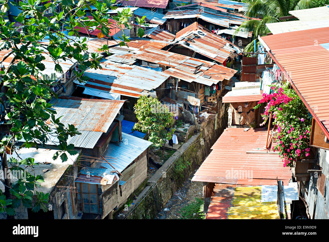 Luftbild slums -Fotos und -Bildmaterial in hoher Auflösung - Seite 2 ...