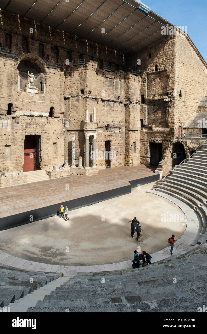 Roman amphitheater in orange provence -Fotos und -Bildmaterial in hoher ...