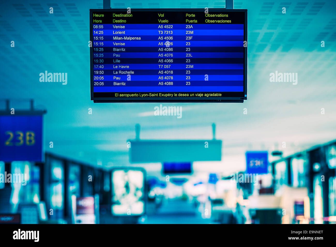 Flugplan Flughafen mit der Liste der Flüge Stockfotografie - Alamy