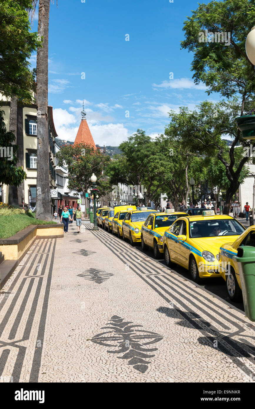 Yellow taxi funchal madeira portugal Stockfotos und -bilder Kaufen - Alamy
