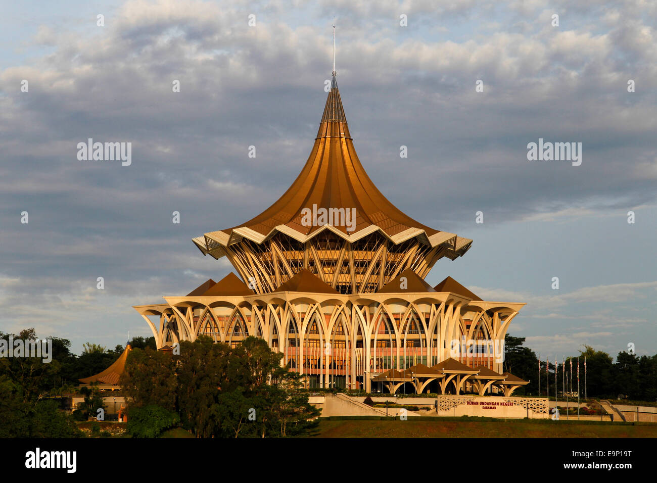 Neue Sarawak State Legislative Assembly Building, Kuching, Sarawak ...