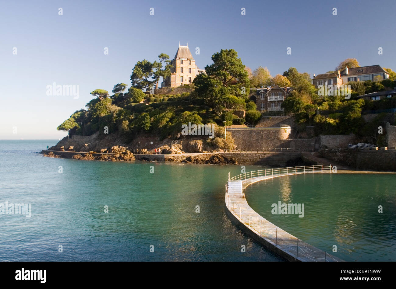 Chemin de ronde -Fotos und -Bildmaterial in hoher Auflösung – Alamy