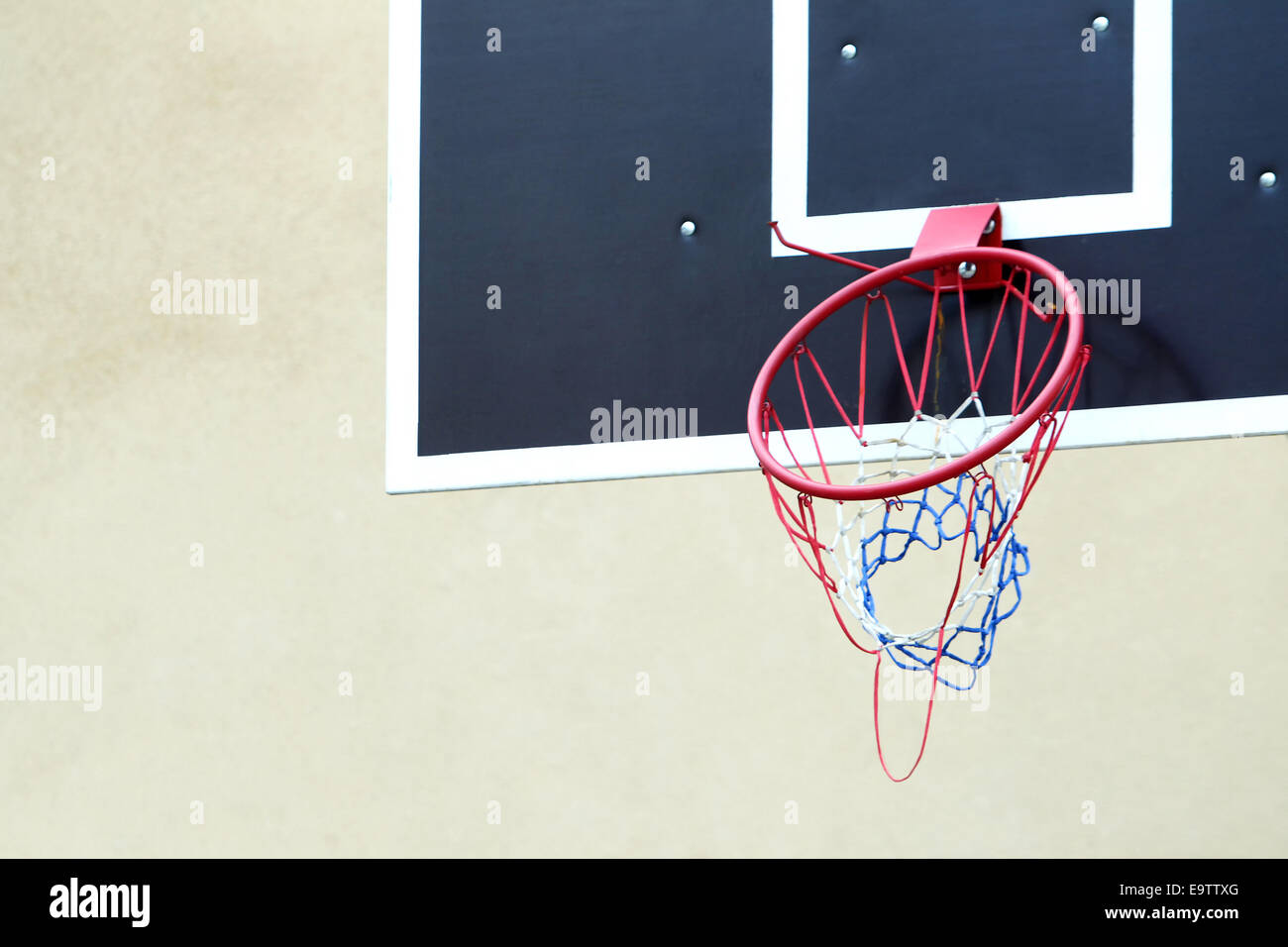 Basketball basket broken net -Fotos und -Bildmaterial in hoher ...