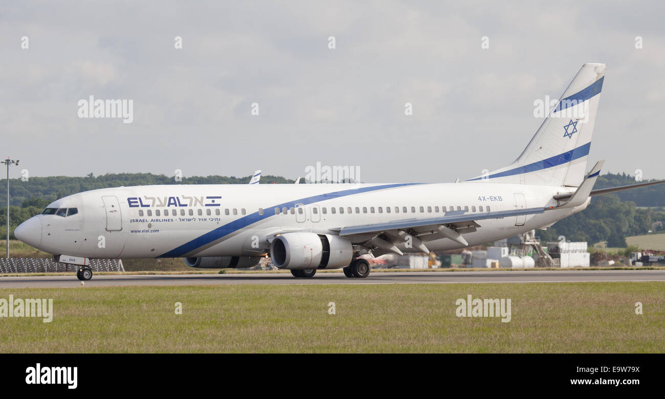 Boeing 737 cockpit transavia -Fotos und -Bildmaterial in hoher ...