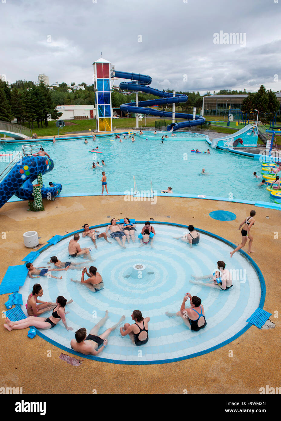 Iceland reykjavik geothermal swimming pool -Fotos und -Bildmaterial in ...