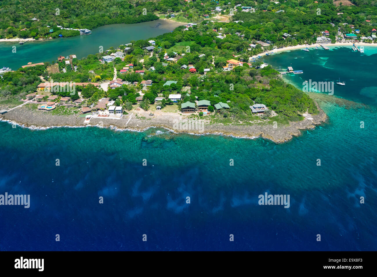 Luftbild des Half Moon Bay, Roatan, Honduras Stockfotografie - Alamy