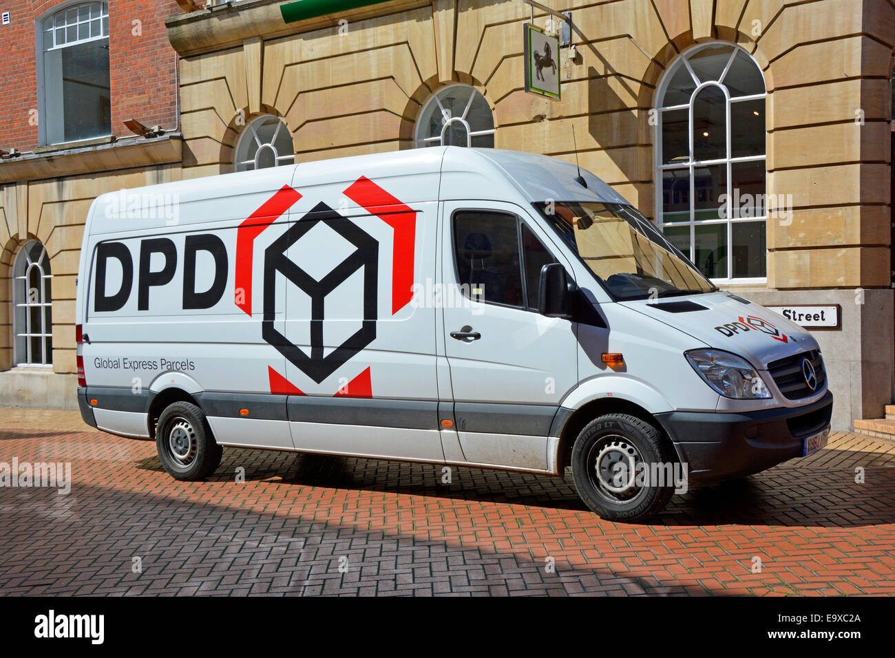 Dpd parcel delivery van -Fotos und -Bildmaterial in hoher Auflösung – Alamy
