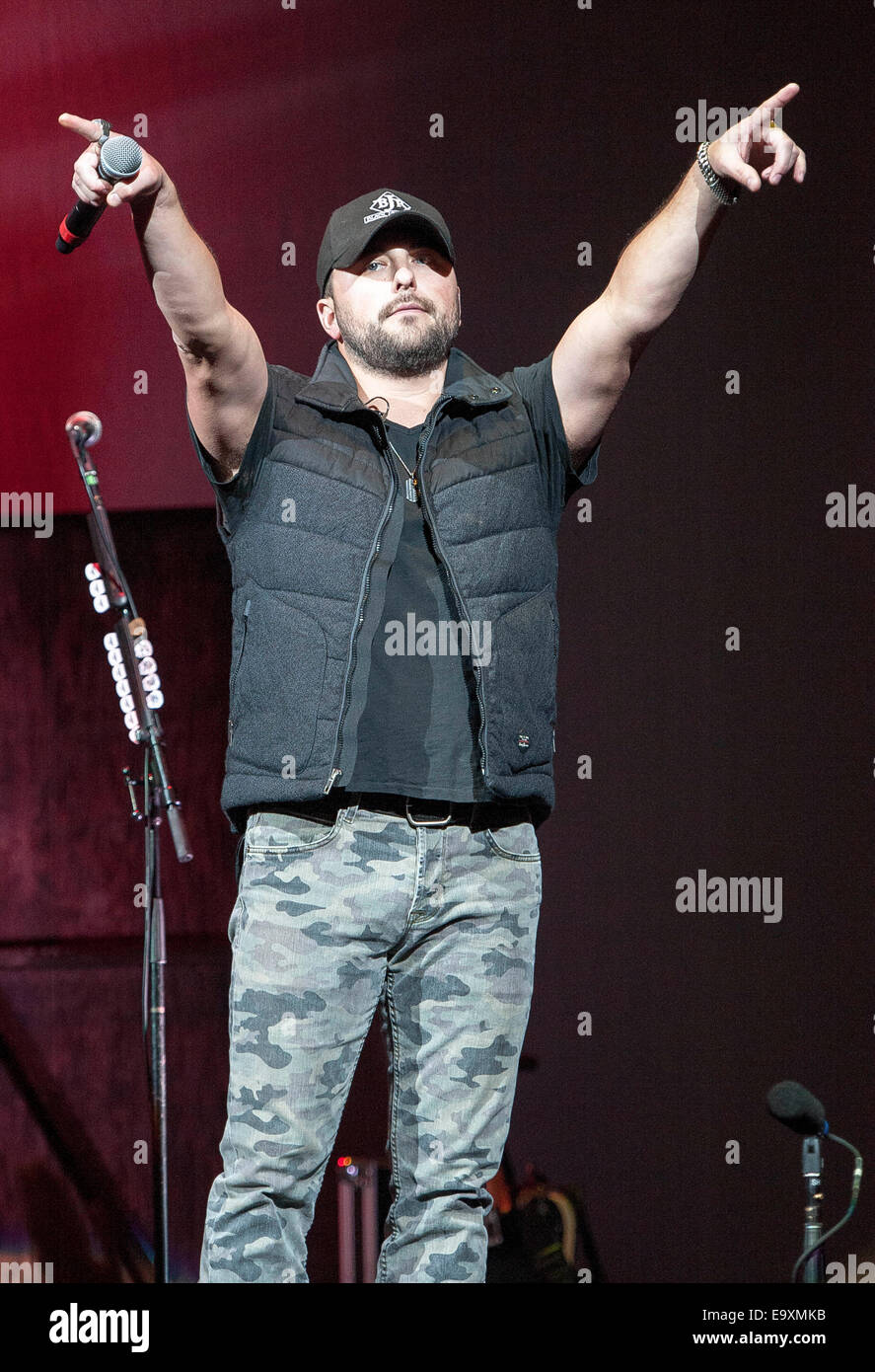 30. Oktober 2014 - Raleigh, North Carolina; USA - Musiker TYLER FARR ...